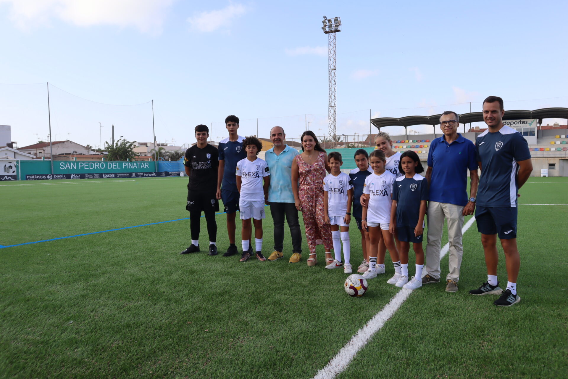 El Campo de Fútbol de Lo Pagán cuenta con un nuevo césped artificial ...
